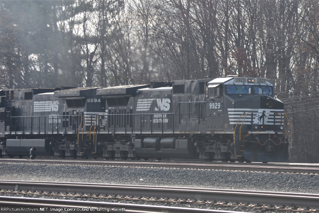 NS 9929 heads east through Berea.
